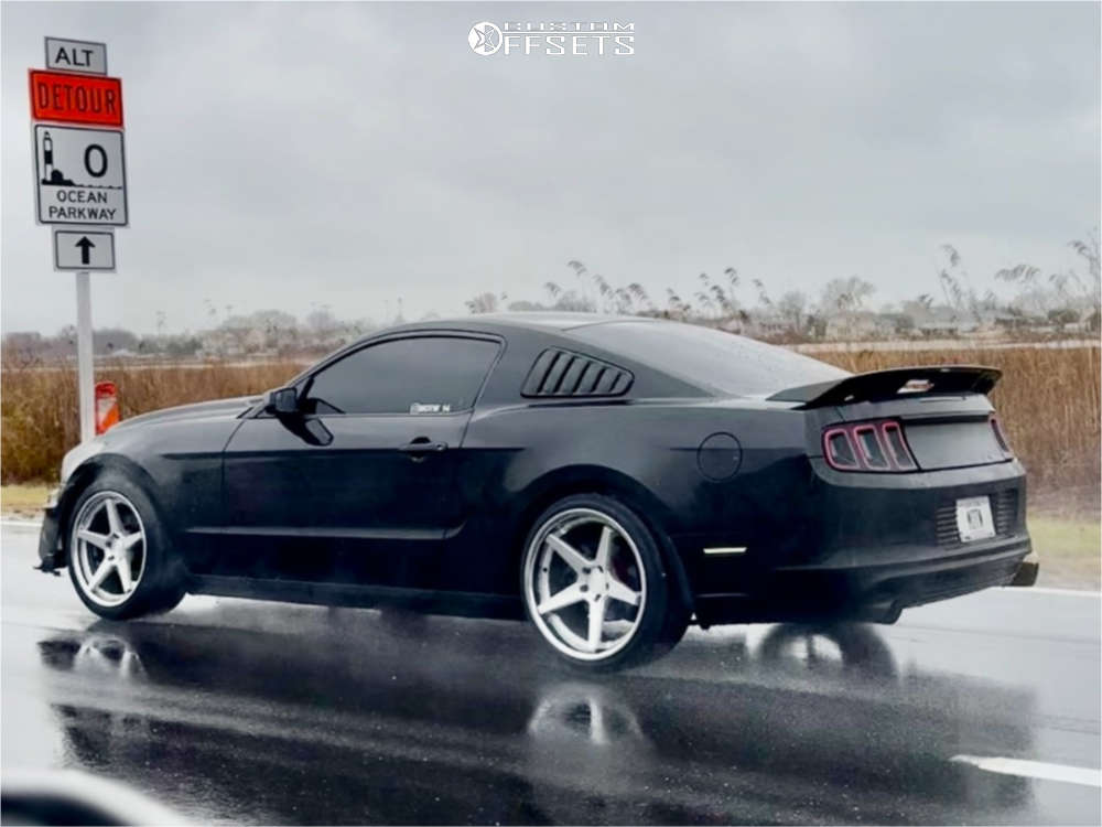 2014 Ford Mustang with 19x9.5 20 Ferrada Fr3 and 245/40R19 Vercelli ...