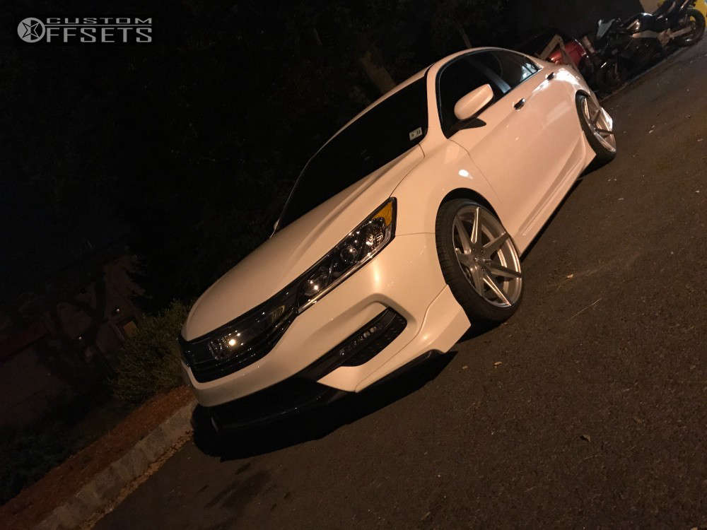 2017 Honda Accord with 19x9.5 40 Rohana Rc7 and 235/35R19 Nokian Zline ...