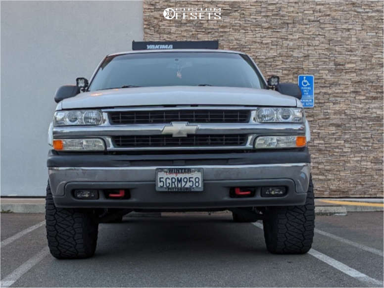 2004 Chevrolet Tahoe with 20x10 -24 Icon Alloys Bandit and 285/50R20 ...