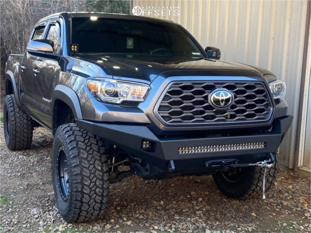 2022 Toyota Tacoma with 17x9 -12 Falcon Off-Road T7 and 33/12.5R17 ...