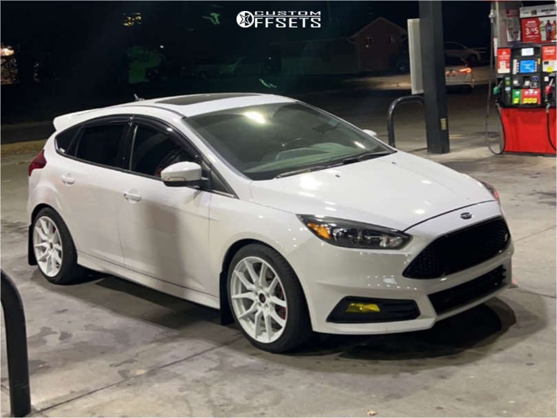 2018 Ford Focus with 18x8.5 35 Option Lab R716 and 235/40R18 Hankook ...