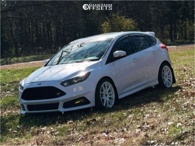 2018 Ford Focus with 18x8.5 35 Option Lab R716 and 235/40R18 Hankook ...