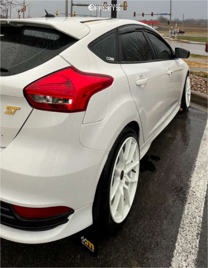 2018 Ford Focus with 18x8.5 35 Option Lab R716 and 235/40R18 Hankook ...