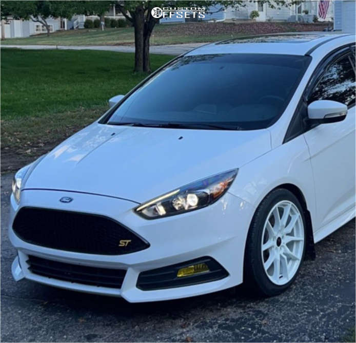 2018 Ford Focus with 18x8.5 35 Option Lab R716 and 235/40R18 Hankook ...