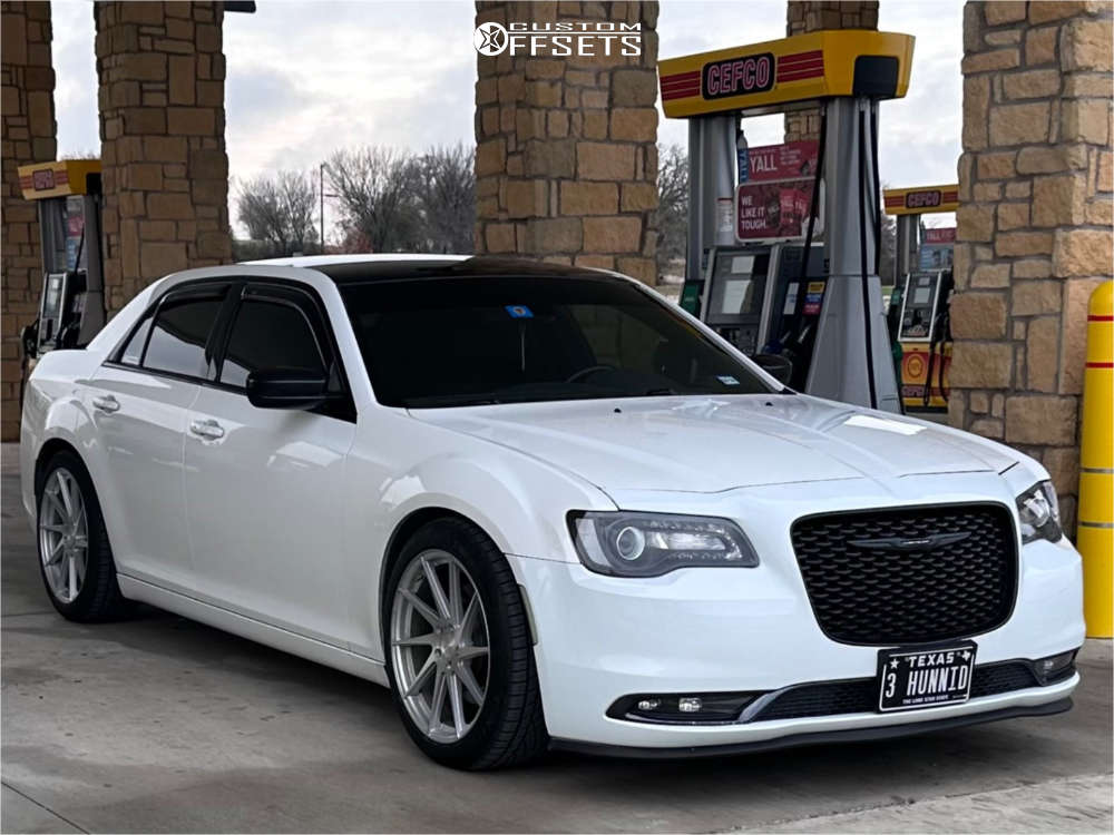 2019 Chrysler 300 with 20x9 35 Avant Garde M621 and 245/45R20 ...