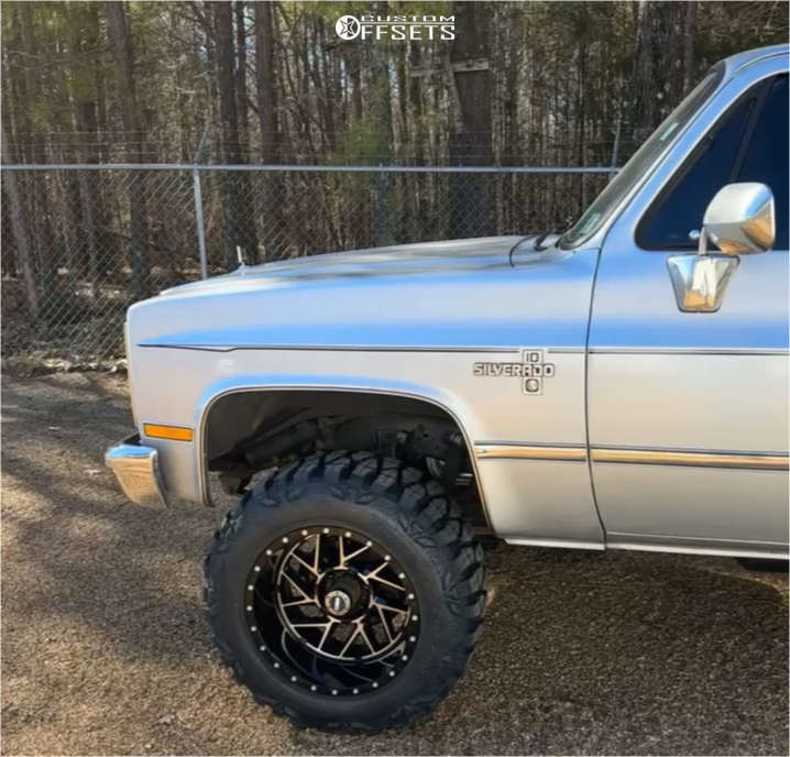 1985 Chevrolet K10 with 20x12 -44 Moto Metal MO985 and 35/12.5R20 Nitto ...