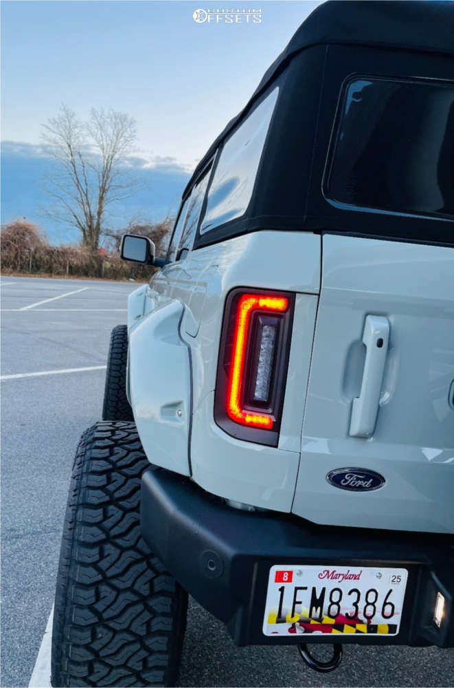 2023 Ford Bronco with 24x14 -81 ARKON OFF-ROAD Churchill and 37/13.5R24 ...