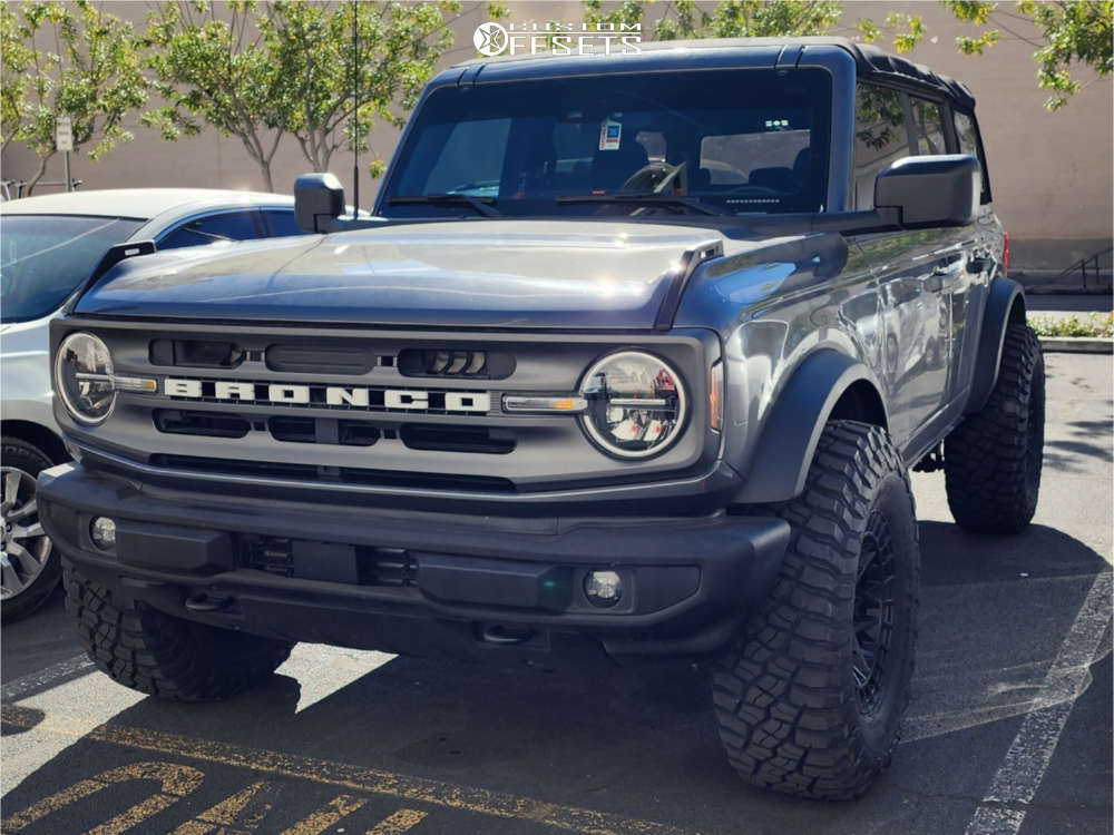 2022 Ford Bronco with 17x8.5 -12 Vision Savage and 35/12.5R17 ...