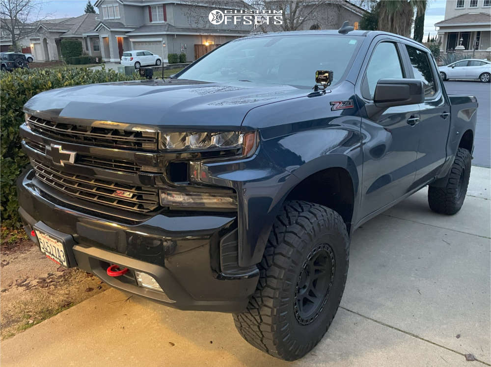 2020 Chevrolet Silverado 1500 with 17x9 -12 Method Mr312 and 35/12.5R17 ...