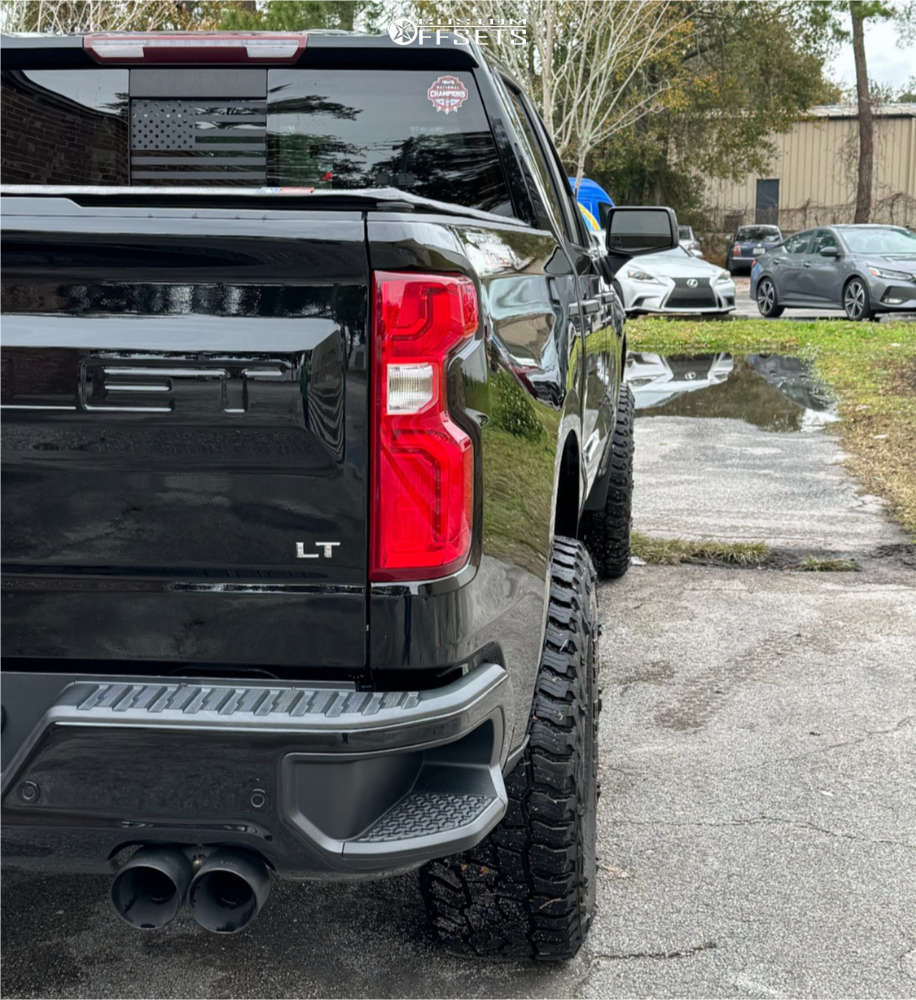 2021 Chevrolet Silverado 1500 with 17x9 -12 Method Mr701 and 35/12.5R17 ...
