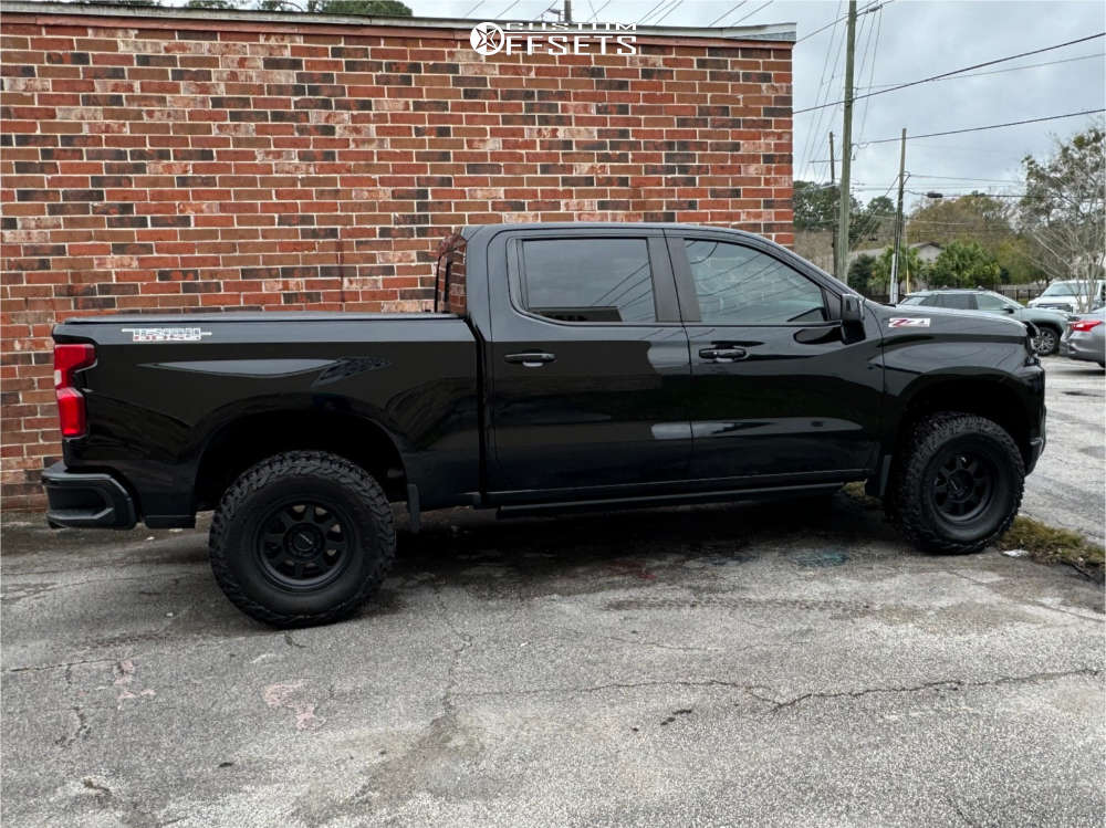 2021 Chevrolet Silverado 1500 with 17x9 -12 Method Mr701 and 35/12.5R17 ...