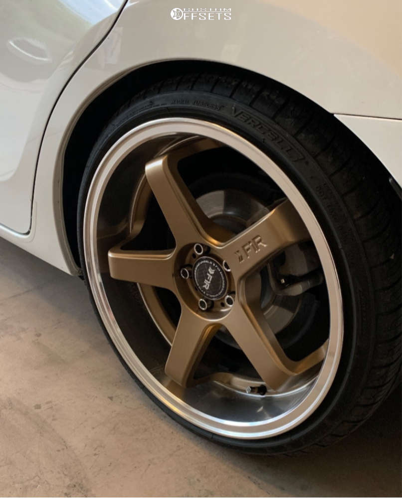 2018 Toyota Corolla with 18x8.5 35 F1R Fc5 and 235/35R18 Vercelli ...