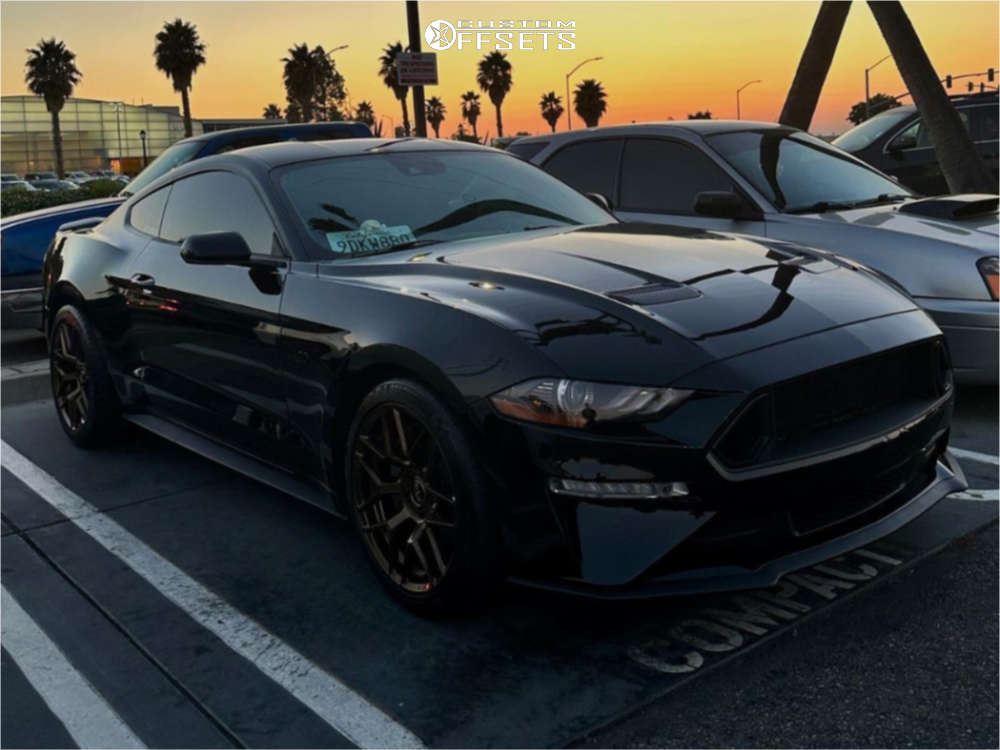 2022 Ford Mustang with 19x9.5 33 RTR Tech 7 and 265/40R19 Michelin ...