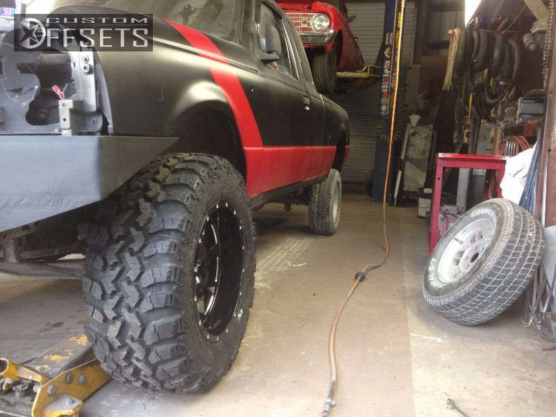 1994 Ford Ranger with 18x10 -24 Moto Metal MO962 and 33/12.5R18 Super ...