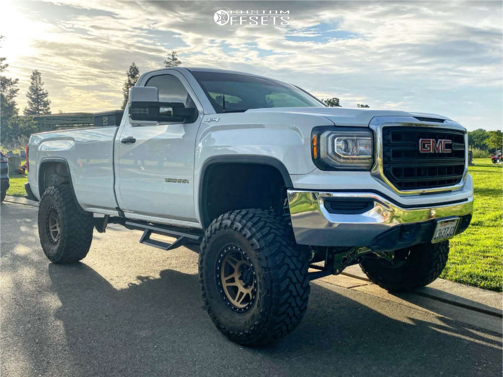 2018 GMC Sierra 1500 with 17x9 -12 Method Mr312 and 37/13.5R17 Toyo ...