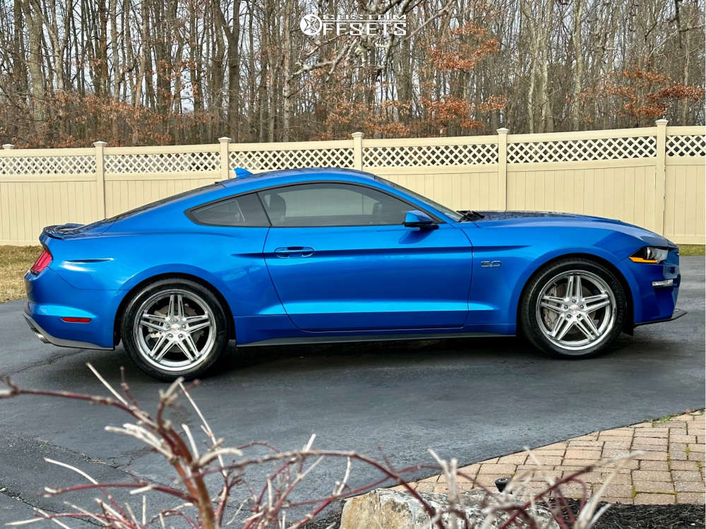 2021 Ford Mustang with 20x9 25 Ferrada Cm1 and 275/35R20 Michelin Pilot ...