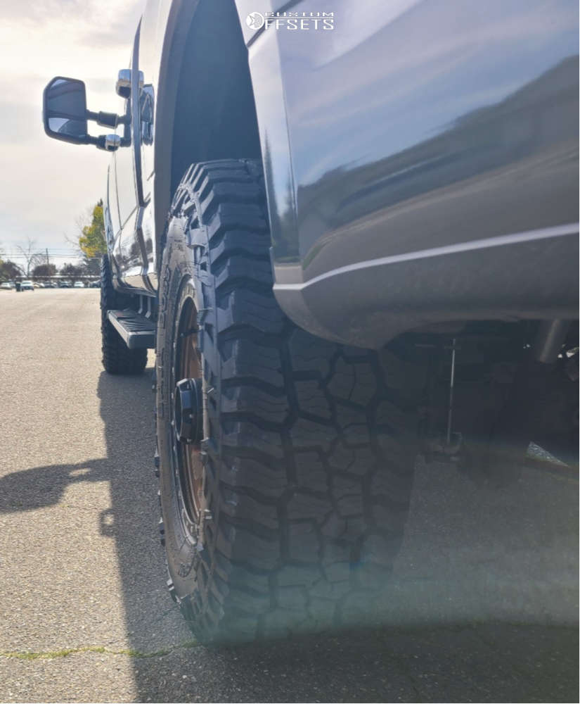 2017 Ford F-250 Super Duty with 18x9 18 Method MR305 and 305/70R18 ...