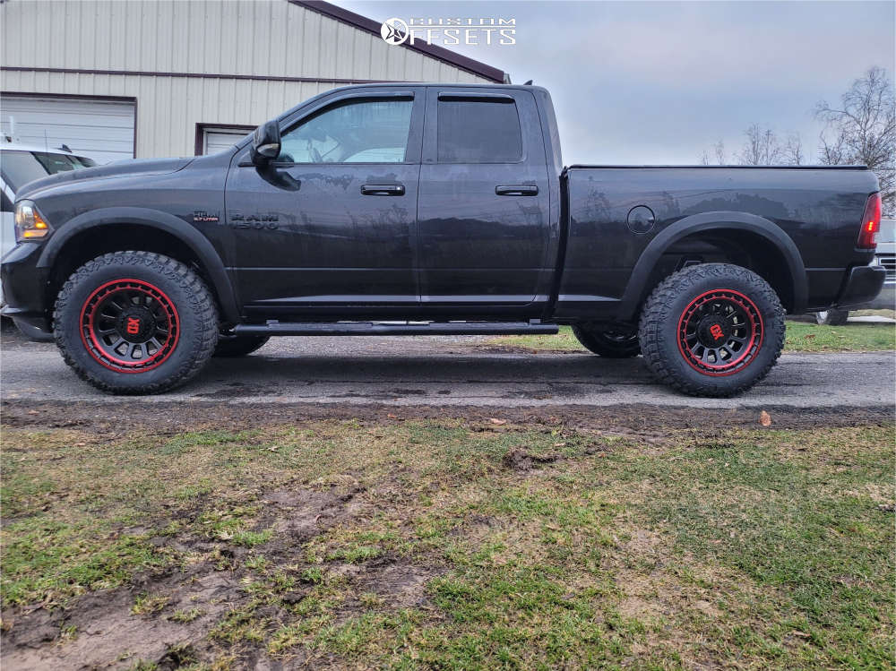 2017 Ram 1500 with 20x10 -18 XD Xd856 and 35/12.5R20 Versatyre MXT and ...