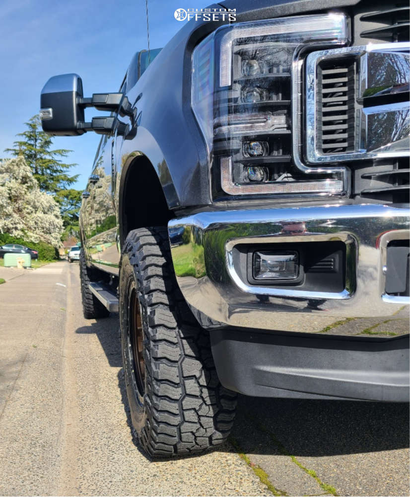 2017 Ford F-250 Super Duty with 18x9 18 Method MR305 and 305/70R18 ...
