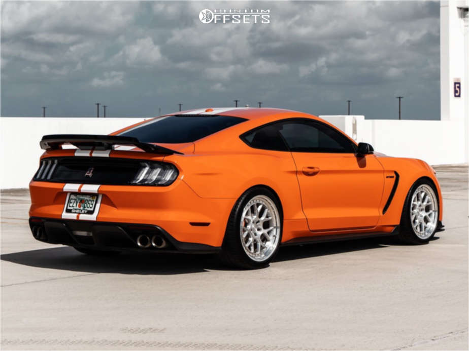 2020 Ford Mustang with 20x11 28 Velgen Sl-7 and 305/30R20 Michelin ...