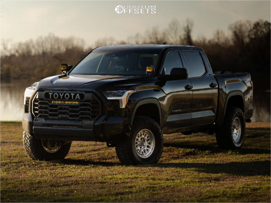 2023 Toyota Tundra with 17x8.5 0 Method Mr321 and 35/12.5R17 Nitto ...