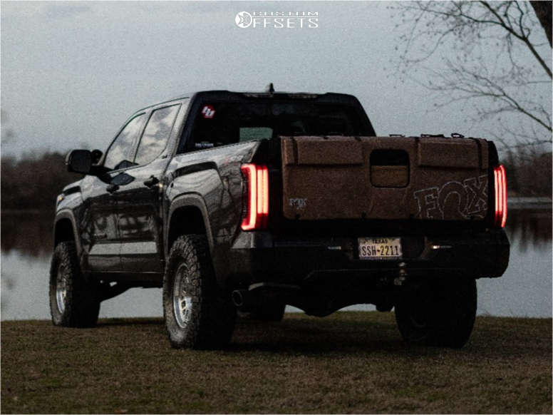 2023 Toyota Tundra with 17x8.5 0 Method Mr321 and 35/12.5R17 Nitto ...