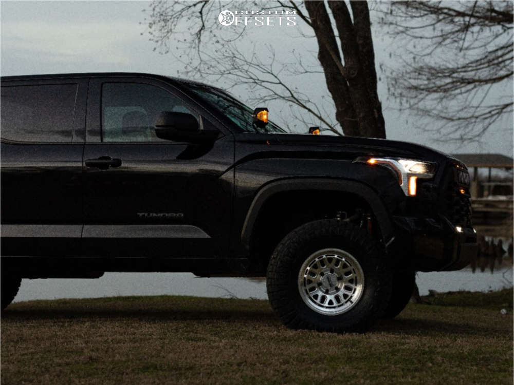 2023 Toyota Tundra with 17x8.5 0 Method Mr321 and 35/12.5R17 Nitto ...