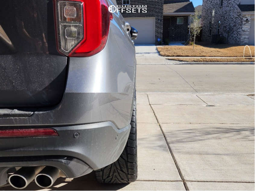 2021 Ford Explorer with 22x10.5 30 Velgen Vf10 and 305/40R22 Toyo Tires ...