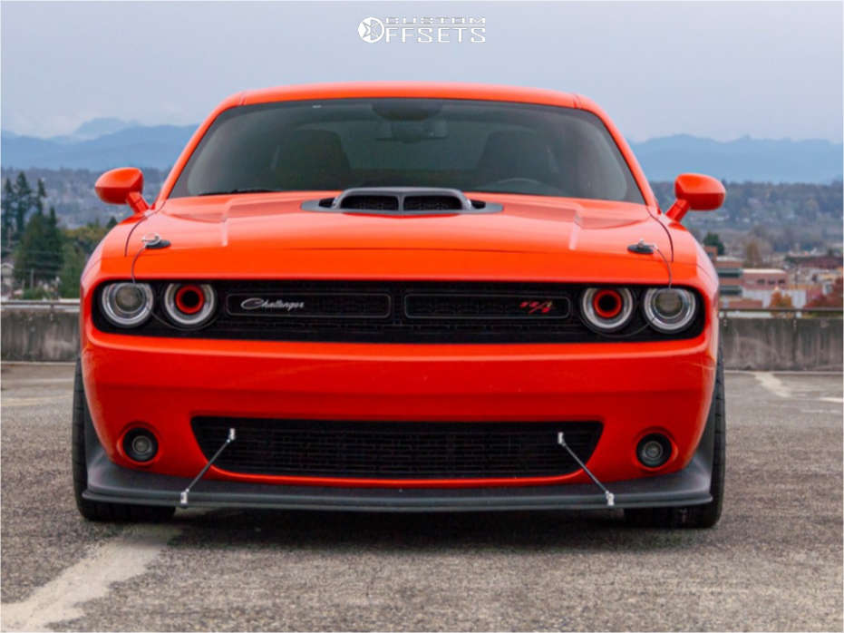 2020 Dodge Challenger with 20x9 20 Ferrada F8-fr8 and 275/35R20 Mickey ...