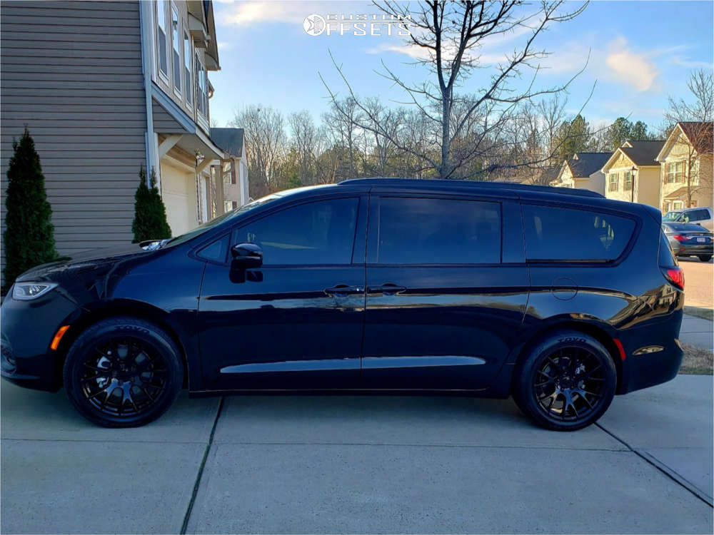 2023 Chrysler Pacifica with 20x9.5 34 Replica Tech Rt10 and 265/45R20 ...