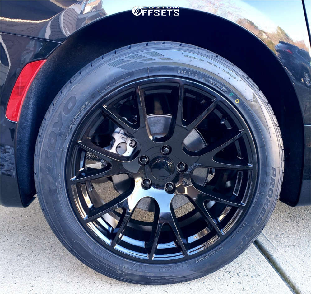 2023 Chrysler Pacifica with 20x9.5 34 Replica Tech Rt10 and 265/45R20 ...