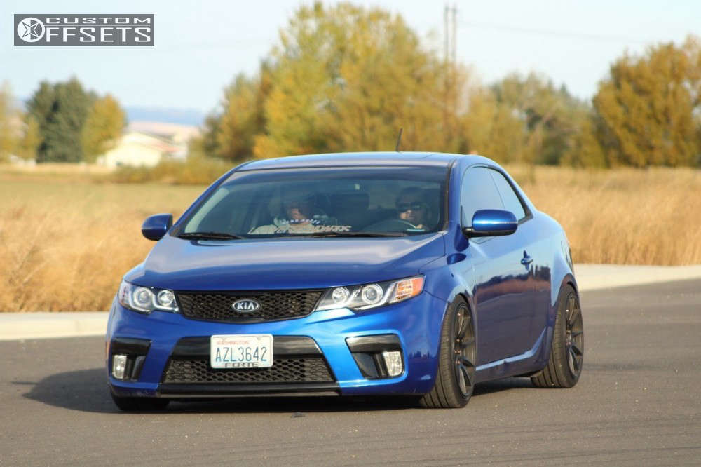 2011 Kia Forte Koup with 17x8.25 35 XXR 527 and 205/40R17 Lexani Lxuhp ...