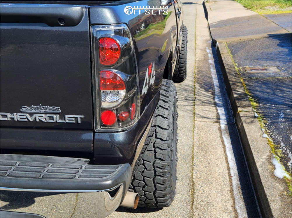 2004 Chevrolet Silverado 1500 with 17x9 -12 Method Mr701 and 33/12.5R17 ...