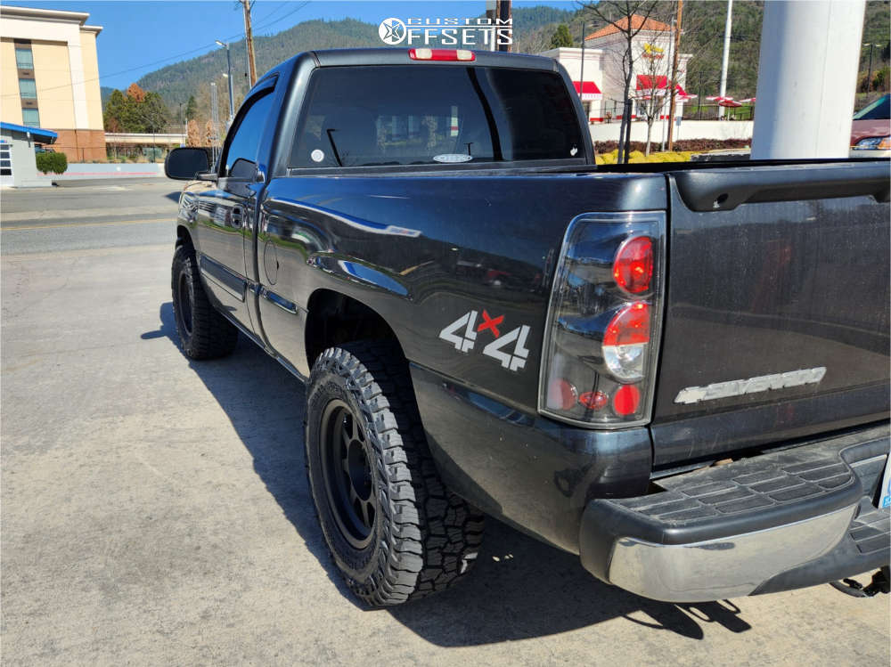 2004 Chevrolet Silverado 1500 with 17x9 -12 Method Mr701 and 33/12.5R17 ...
