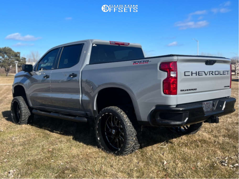 2024 Chevrolet Silverado 1500 with 24x12 -44 TIS 544bm and 33/13.5R24 ...