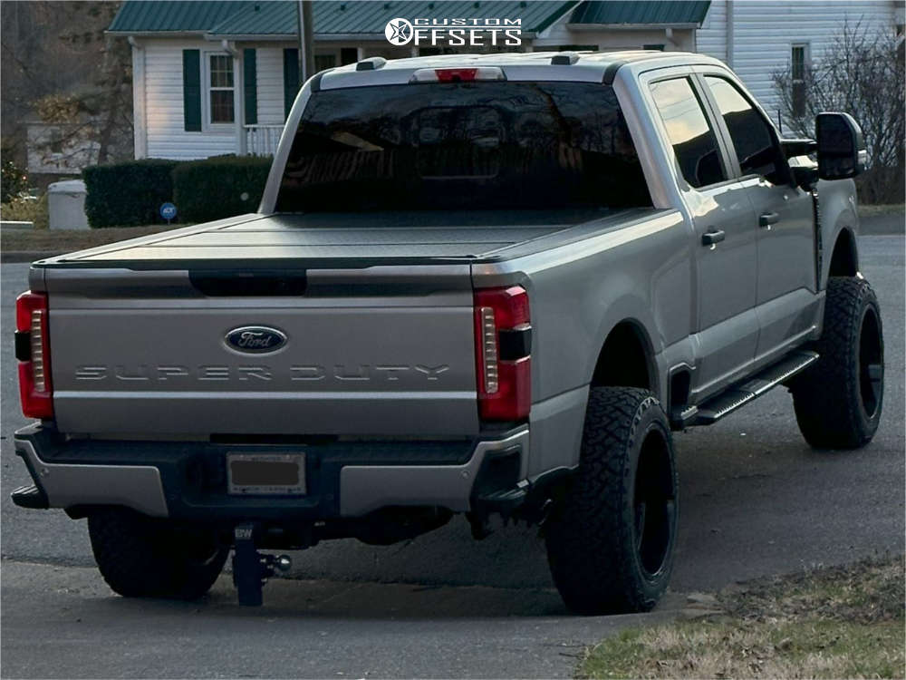 2023 Ford F-250 Super Duty with 22x12 -44 TIS 560b and 35/12.5R22 Venom ...