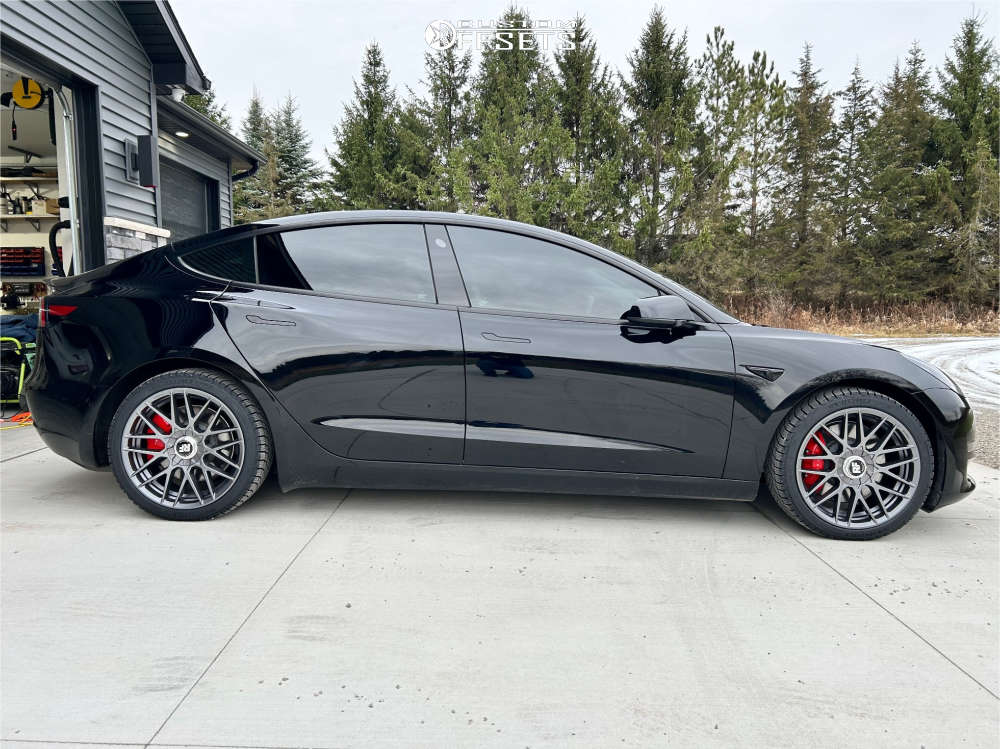 2022 Tesla 3 with 19x8.5 35 Rotiform Rse and 235/40R19 Michelin X-ice ...