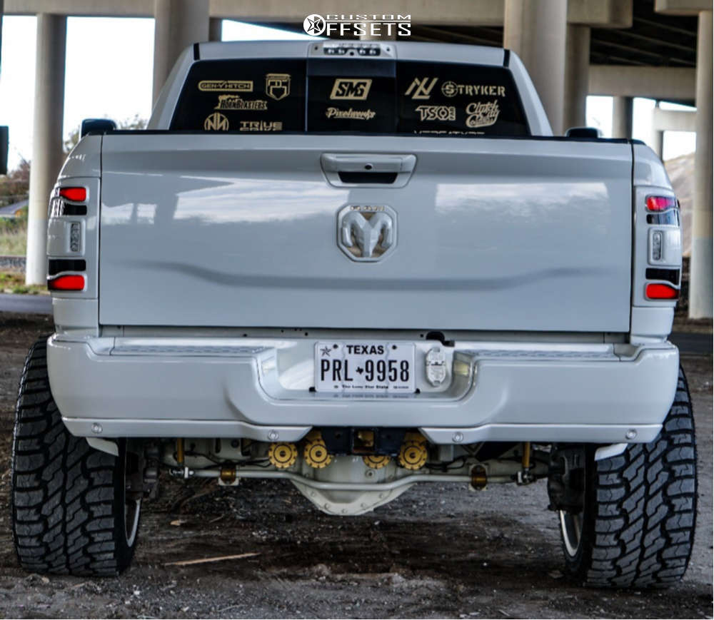 2020 Ram 2500 with 24x14 -76 JTX Forged Strife and 35/14.5R24 Versatyre ...