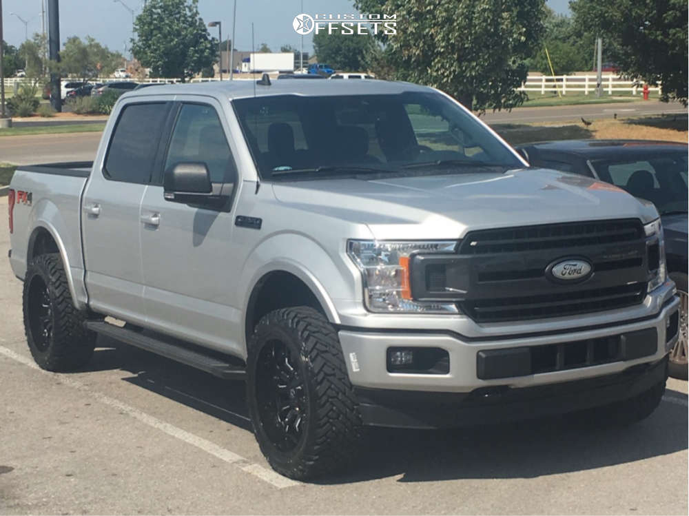 2019 Ford F-150 with 22x12 -44 Fuel Blitz and 33/12.5R22 Fuel Mud ...