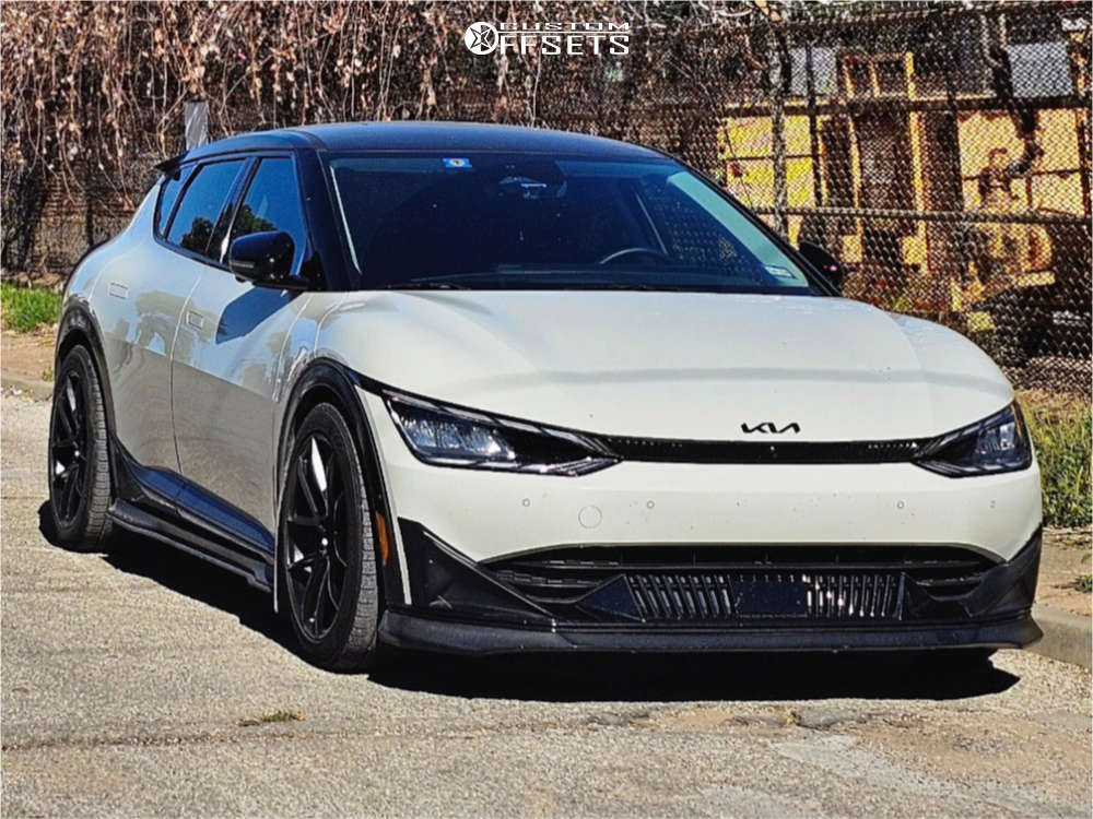 2022 Kia EV6 with 20x8.5 35 AVID1 Sl02 and 255/45R20 Kumho Crugen Hp71 ...