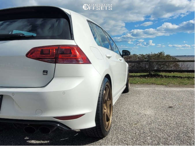 2017 Volkswagen Golf R with 19x8.5 35 9SiX9 Six-1 and 235/35R19 ...
