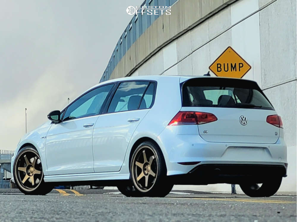 2017 Volkswagen Golf R with 19x8.5 35 9SiX9 Six-1 and 235/35R19 ...