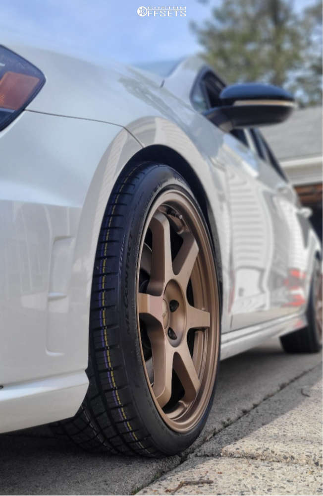 2017 Volkswagen Golf R with 19x8.5 35 9SiX9 Six-1 and 235/35R19 ...