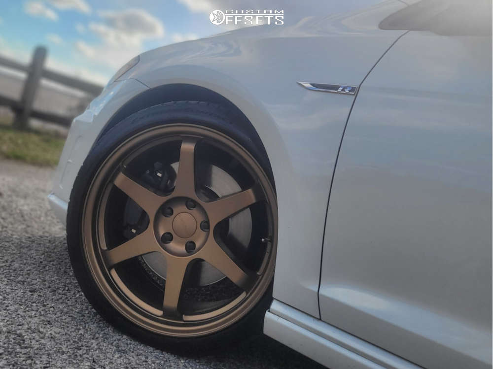 2017 Volkswagen Golf R with 19x8.5 35 9SiX9 Six-1 and 235/35R19 ...