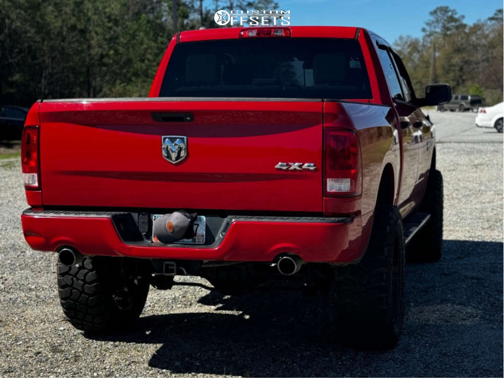 2014 Ram 1500 with 22x10 -18 Rough Country 91 Series and 37/13.5R22 ...