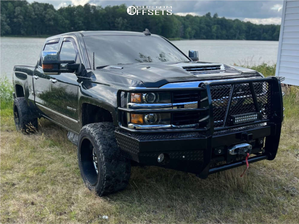 2017 Chevrolet Silverado 2500 HD with 20x12 -44 Hostile Jigsaw and 33/ ...
