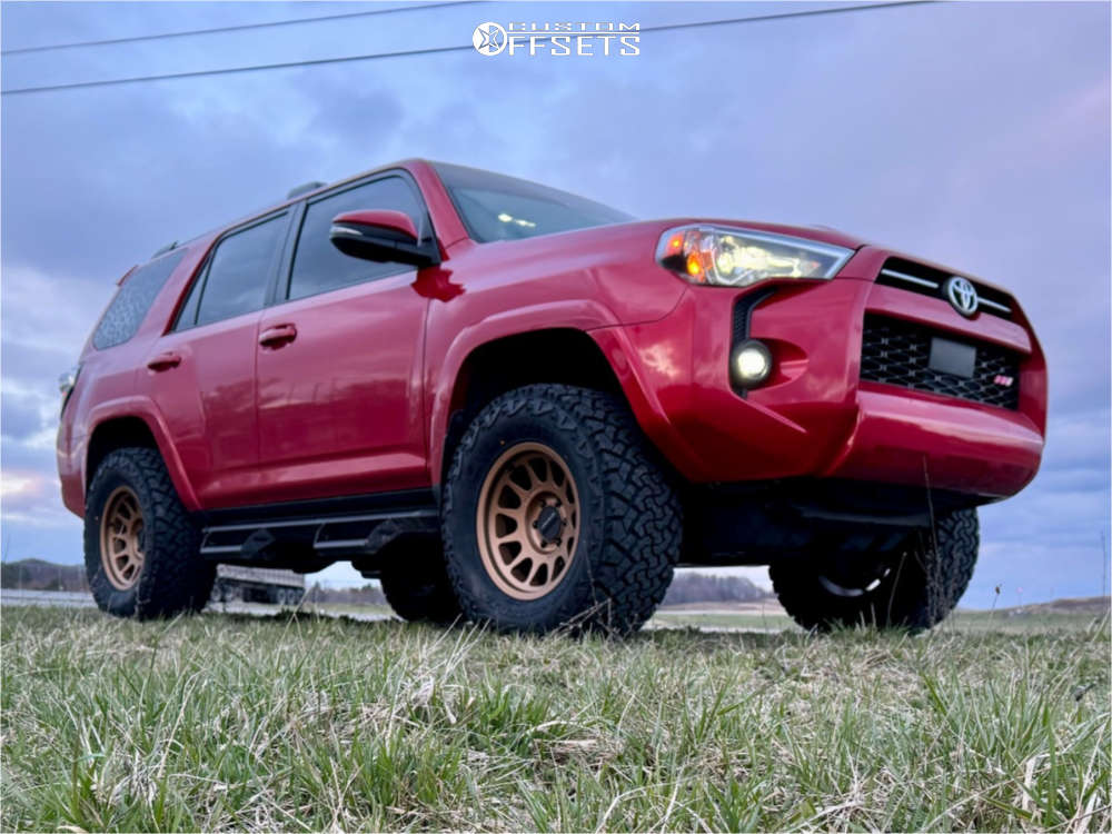 2022 Toyota 4Runner with 17x9 -12 Method Mr703 and 33/12.5R17 Venom ...