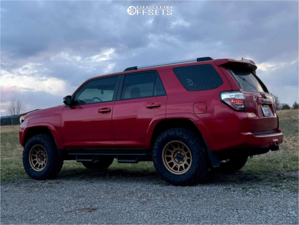 2022 Toyota 4Runner with 17x9 -12 Method Mr703 and 33/12.5R17 Venom ...