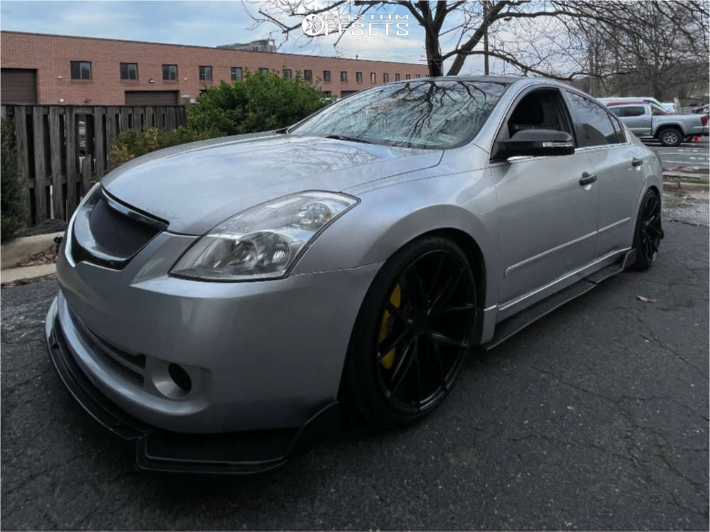 2007 Nissan Altima with 19x9.5 35 Niche Misano and 225/40R19 Lexani Lx ...