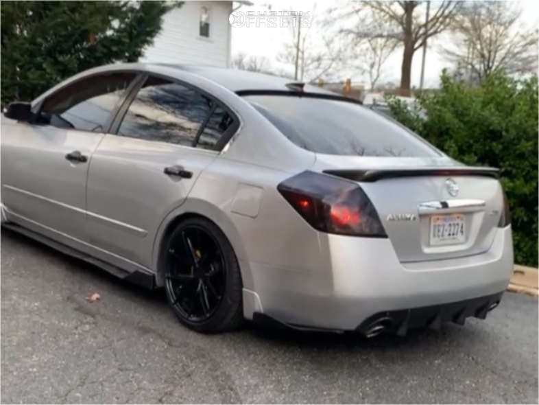 2007 Nissan Altima with 19x9.5 35 Niche Misano and 225/40R19 Lexani Lx ...